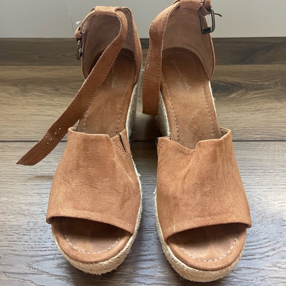 Universal Thread | Shoes | Universal Thread Wedges Marc Fisher Look ...